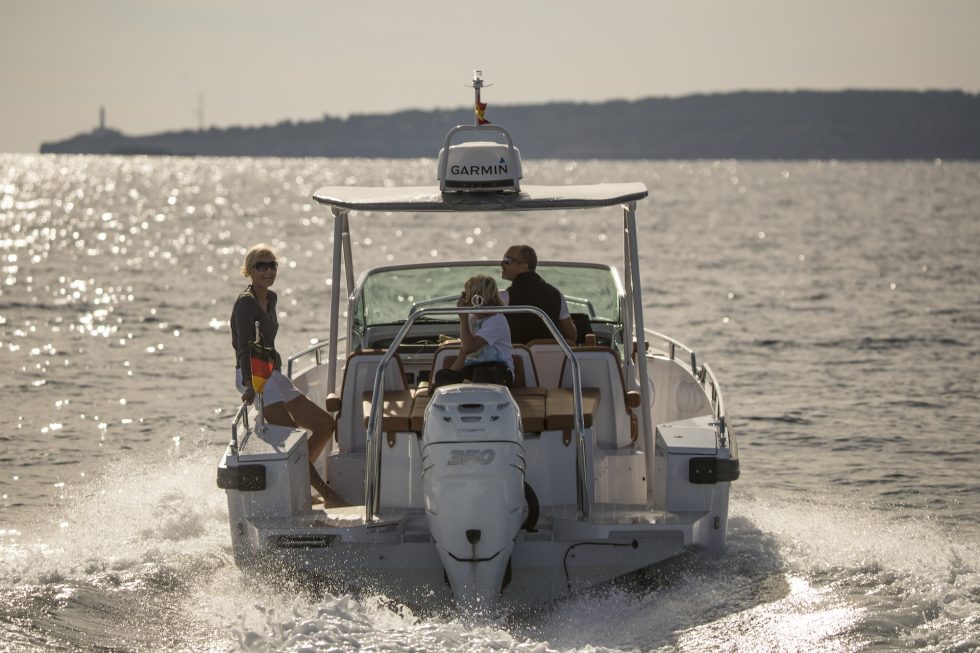 New Axopar 28 Features - EYachts