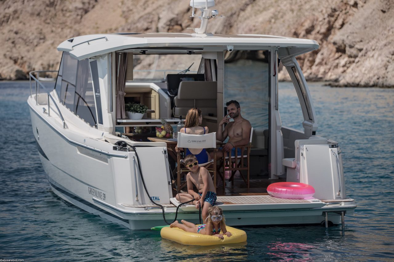 Greenline 39 | Hybrid Motor Yacht or Solar Electric Yacht | Eyachts