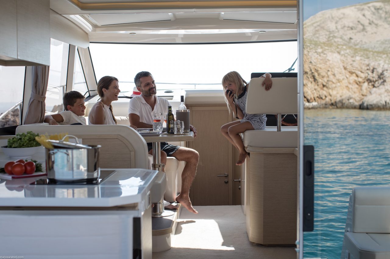 Greenline 39 | Hybrid Motor Yacht or Solar Electric Yacht | Eyachts