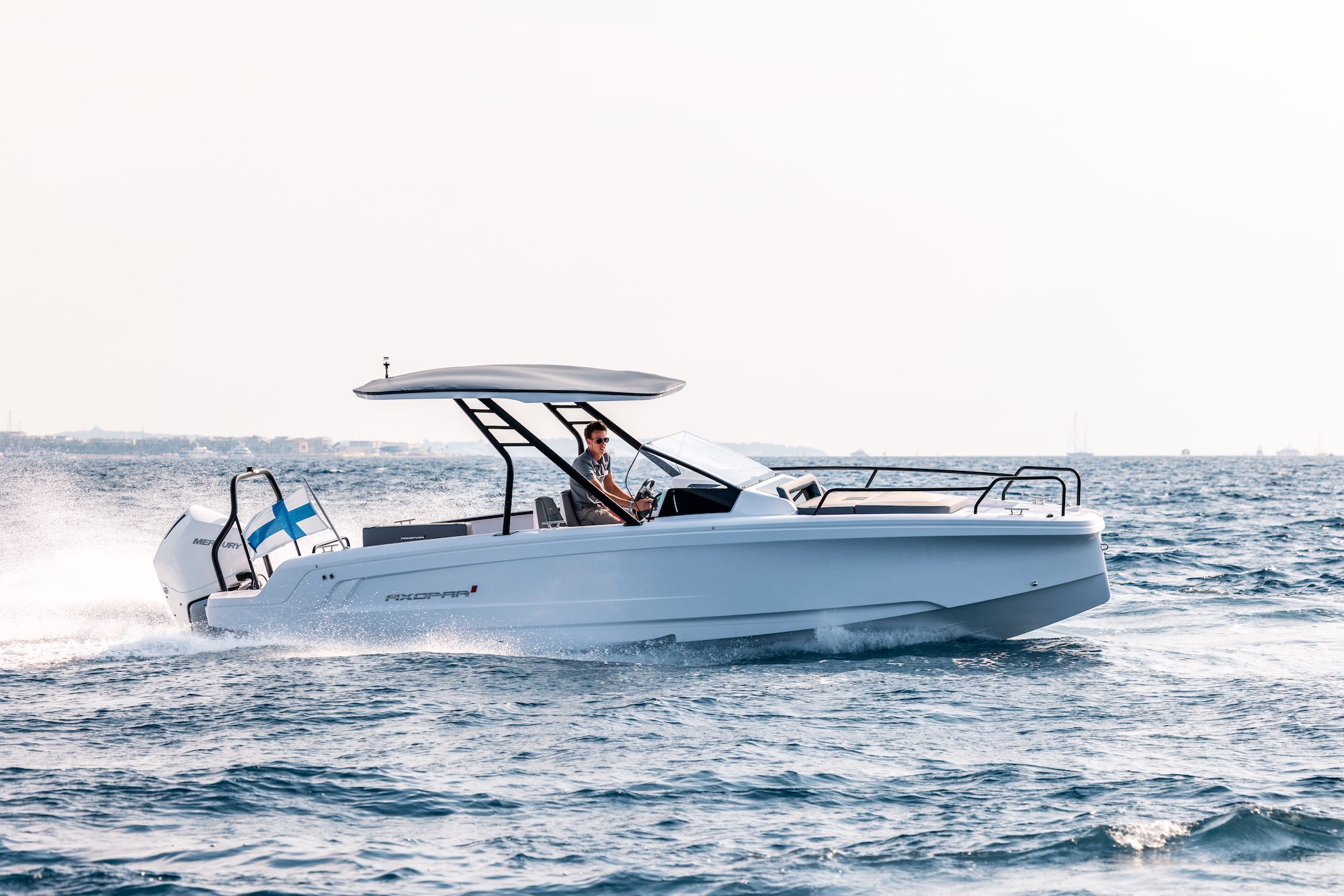 Axopar 25 Cross Top | Suitable for all conditions | Exclusive to Eyachts