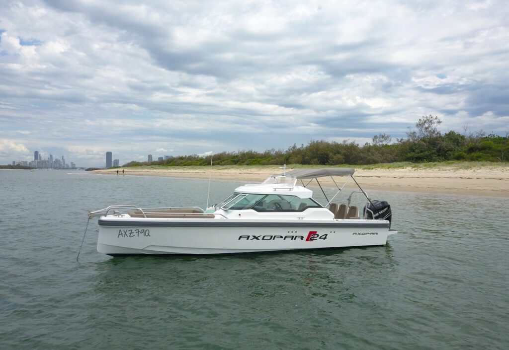 Axopar 25 Cross Bow | Ultimate driving experience | Exclusive to Eyachts