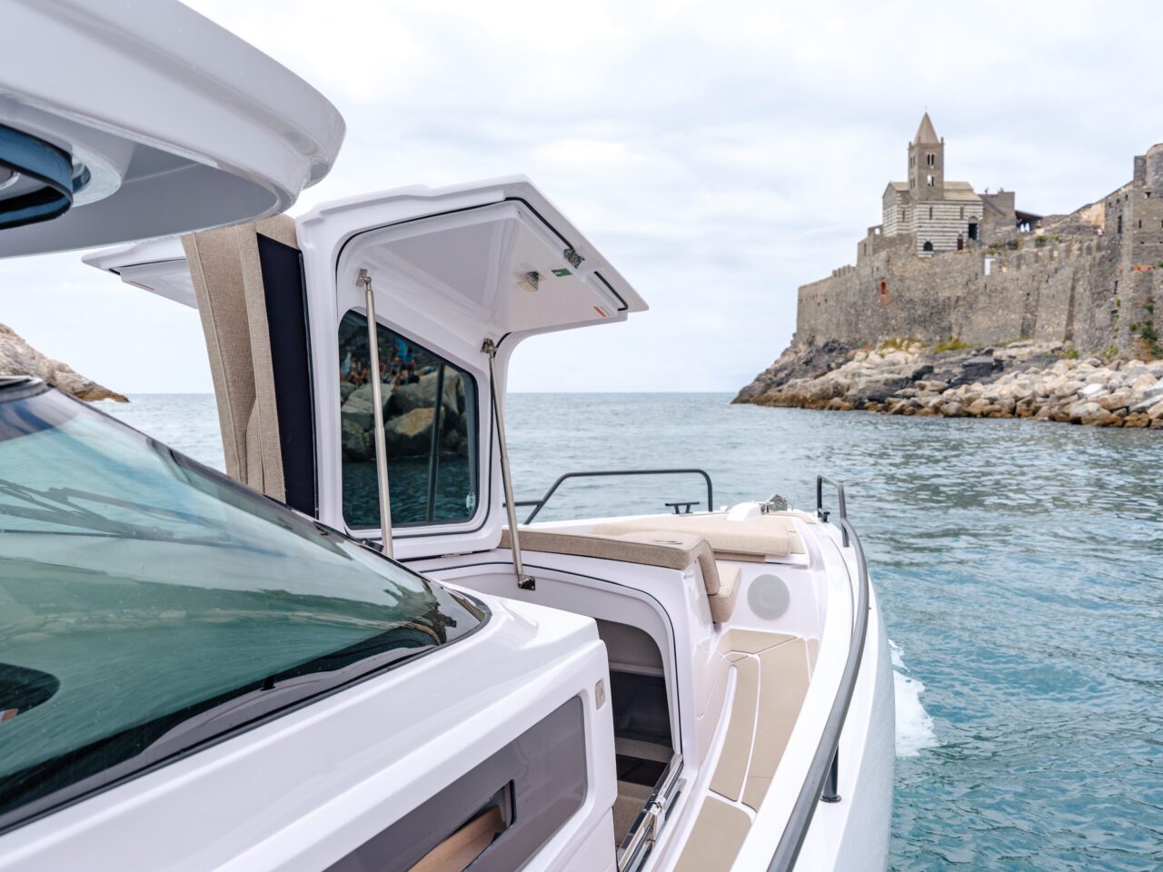 Axopar 45 Sun Top | Fast 45ft Walkaround Boat for Adventurers