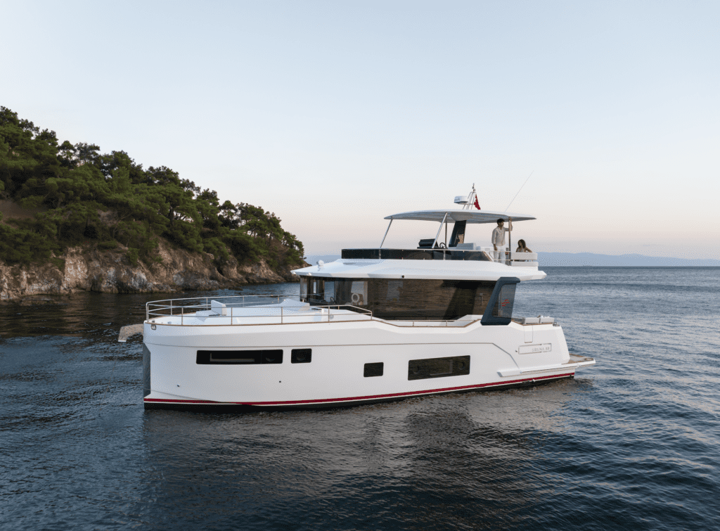 Sirena 48 Walkthrough – Explore This 48ft Luxury Yacht